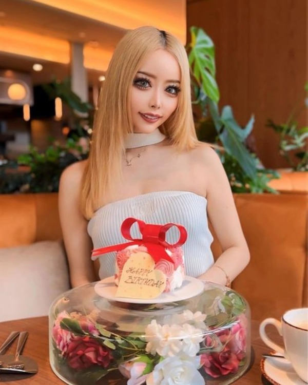 “ほぼ全裸”選挙ポスターで物議のアイドルが謝罪 経緯説明「猛省しております」 Newscafe