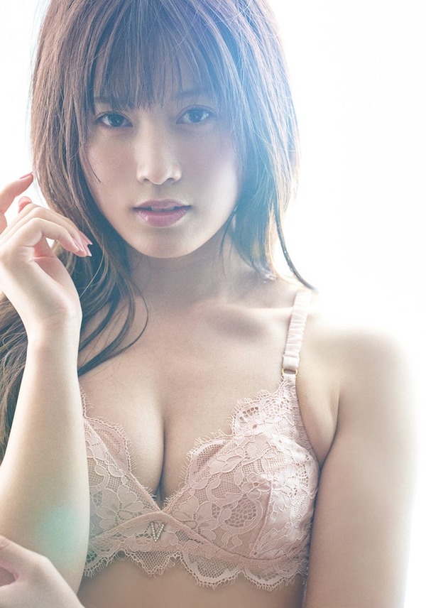 元AKB48岡部麟、ランジェリー姿で抜群スタイル際立つ | NewsCafe