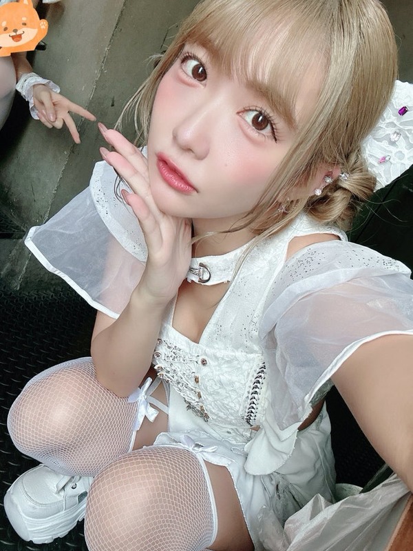 #2i2天羽希純、バイクとの接触事故 頭部を縫う怪我でイベント中止へ【全文】 | NewsCafe