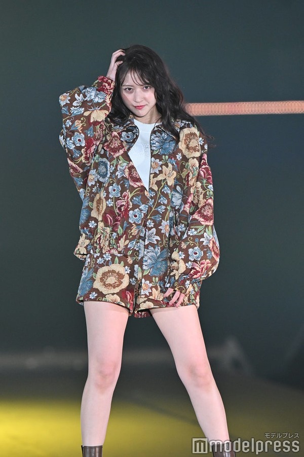 乃木坂46金川紗耶、ショートパンツから美脚披露 クールな表情にドキッ【GirlsAward 2024AW】 | NewsCafe