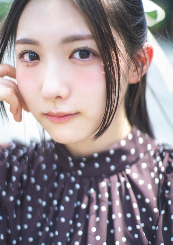 櫻坂46谷口愛季、透明感溢れる眼差しで魅了 | NewsCafe