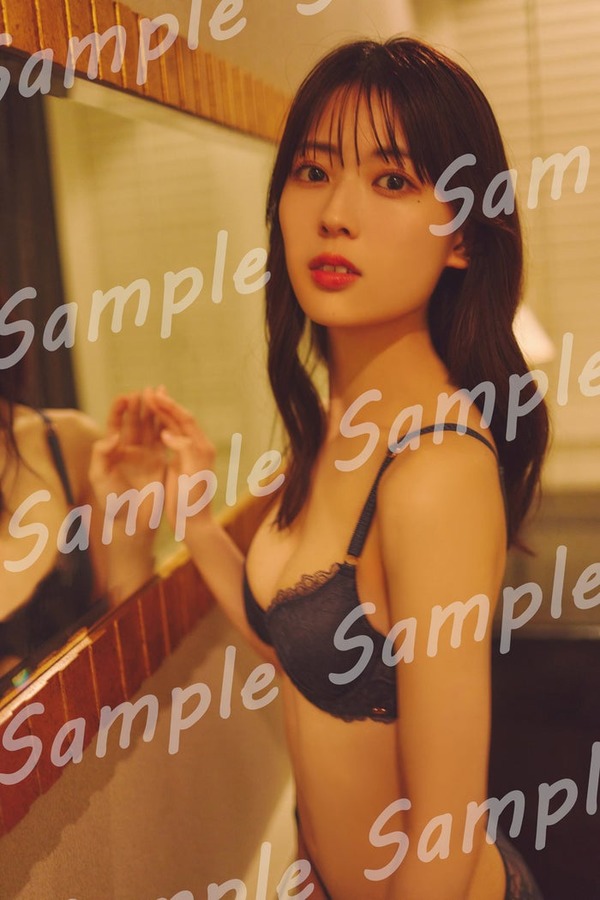 乃木坂46岩本蓮加、ネイビーランジェリーで大人な表情 ポストカード第6弾解禁【いたずらな風】 | NewsCafe