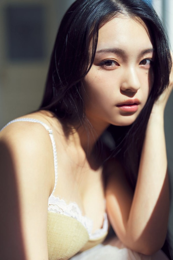 CANDY TUNE桐原美月、水着姿で「週刊FLASH」初登場 さまざまな“らしさ”見せる | NewsCafe