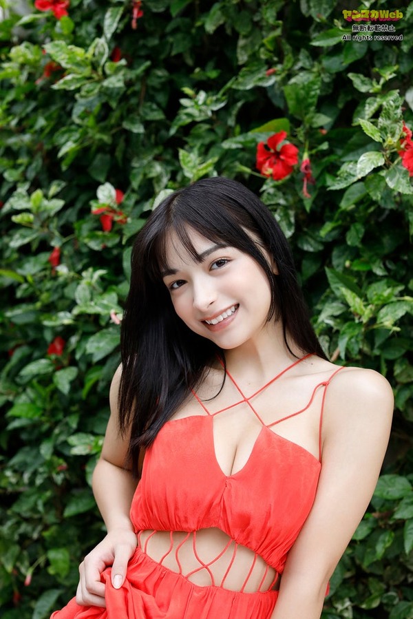 6年ぶりグラビア復帰で話題“エリマリ姉妹”百瀬まりな、美ウエスト＆胸元チラリ | NewsCafe