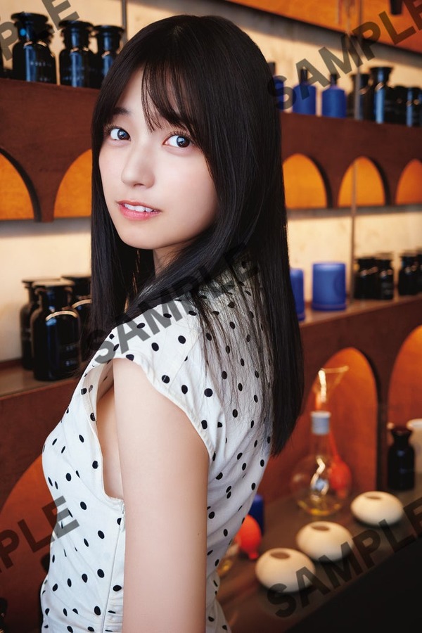 乃木坂46五百城茉央、ノースリーブワンピ姿で魅了 1st写真集封入特典ポストカード第2弾解禁【未来の作り方】 | NewsCafe