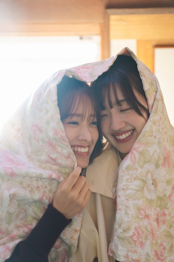 日向坂46佐々木久美＆佐々木美玲、卒業決意の理由・後輩達への想い…対談インタビューで約9年間の軌跡語る | NewsCafe