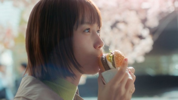 宮崎あおい「マクドナルド」新CM撮影前にばっさりヘアカット 2025年の初体験明かす | NewsCafe