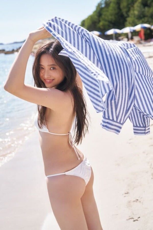 乃木坂46井上和、爽やかな白ビキニ姿 1st写真集先行カット解禁【モノローグ】 | NewsCafe