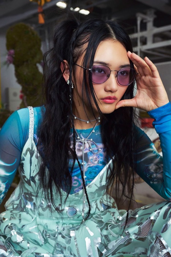 櫻坂46山崎天、メガネブランド「Zoff」モデルに起用 アーティストコラボ第1弾に登場 | NewsCafe