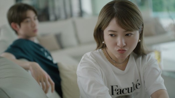 吉高由里子がハイトーンヘアに 恋人役・宮沢氷魚と“大人な旅”楽しむ新CM公開 | NewsCafe