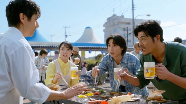 山崎賢人・上白石萌音・坂口憲二・西島秀俊、新CMで息ぴったり BBQでビール堪能 | NewsCafe