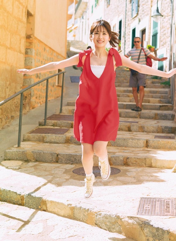 乃木坂46筒井あやめ、ノースリーブでTの字ジャンプ 写真集先行カット解禁【感情の隙間】 | NewsCafe