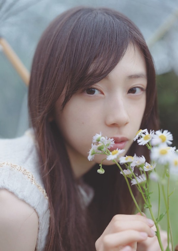 乃木坂46、6期生・矢田萌華「週プレ」登場 透明感溢れる接近ショット | NewsCafe