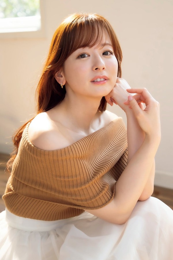 皆藤愛子、艷やかな新境地グラビア「週刊FLASH」初登場＆表紙 | NewsCafe