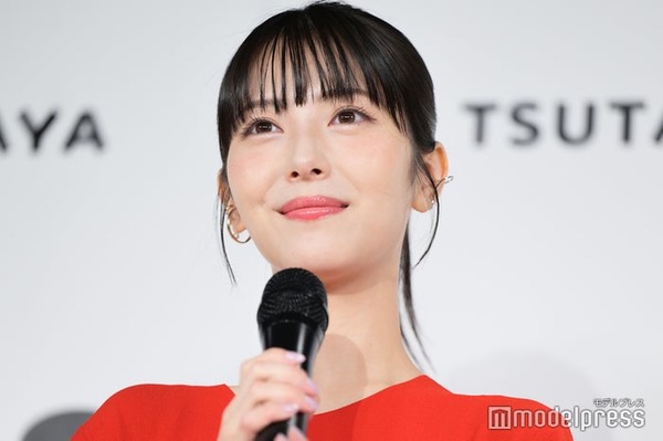 浜辺美波、4年ぶり写真集は「25点満点中25点」“10年越しのリベンジ”への意気込みも【25】 | NewsCafe