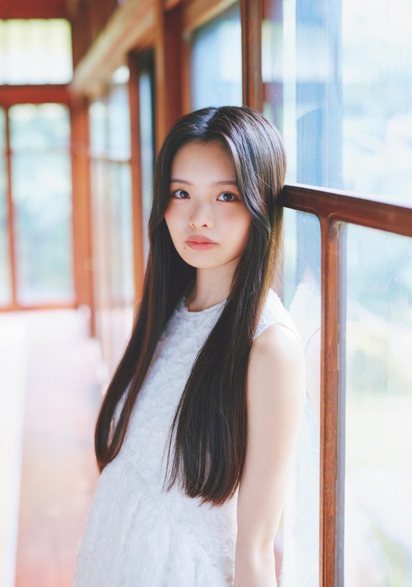 櫻坂46四期生・浅井恋乃未、ノースリーブ姿で透明感放つ「週プレ」登場 | NewsCafe