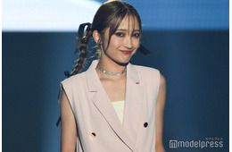 #2i2天羽希純、ふんわりバスト際立つランジェリー姿披露 | NewsCafe